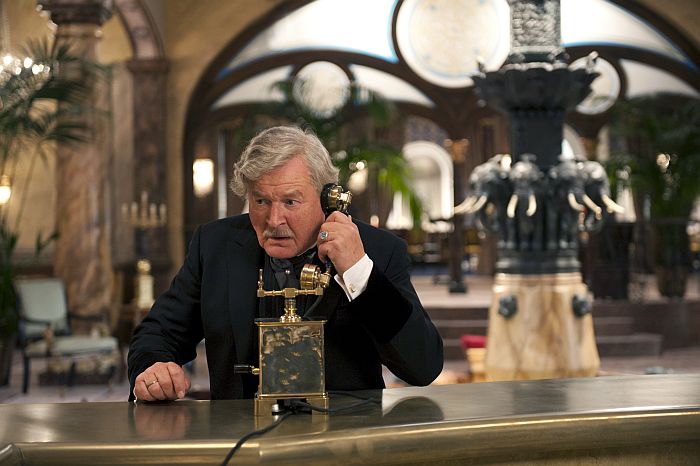 HOTEL ADLON • TV series REVIEW [EN,NL] • Peek-A-Boo Magazine