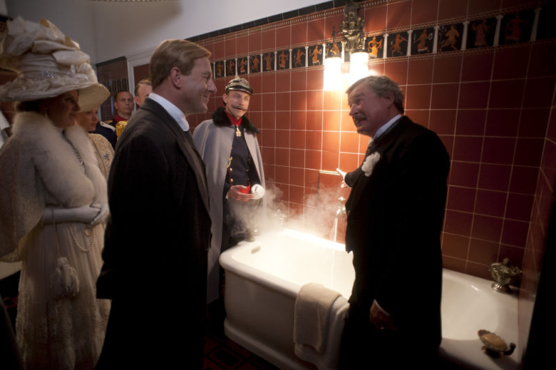 HOTEL ADLON • TV series REVIEW [EN,NL] • Peek-A-Boo Magazine