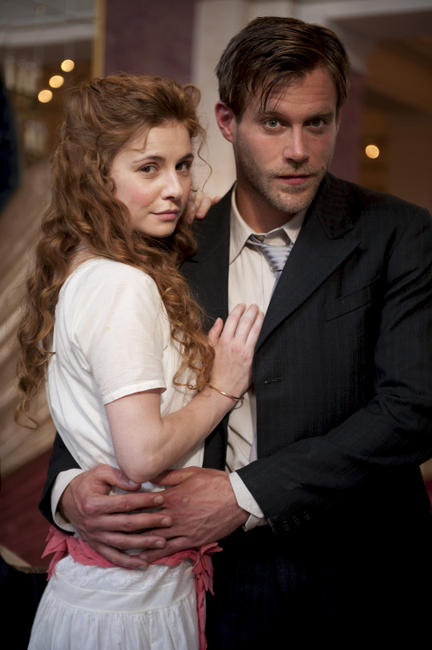 HOTEL ADLON • TV series REVIEW [EN,NL] • Peek-A-Boo Magazine