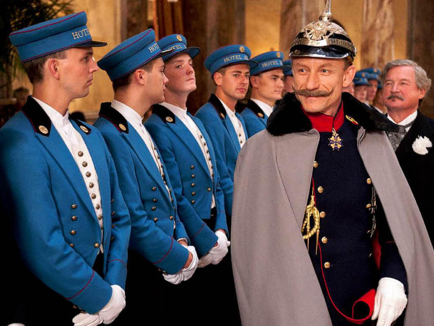 HOTEL ADLON • TV series REVIEW [EN,NL] • Peek-A-Boo Magazine